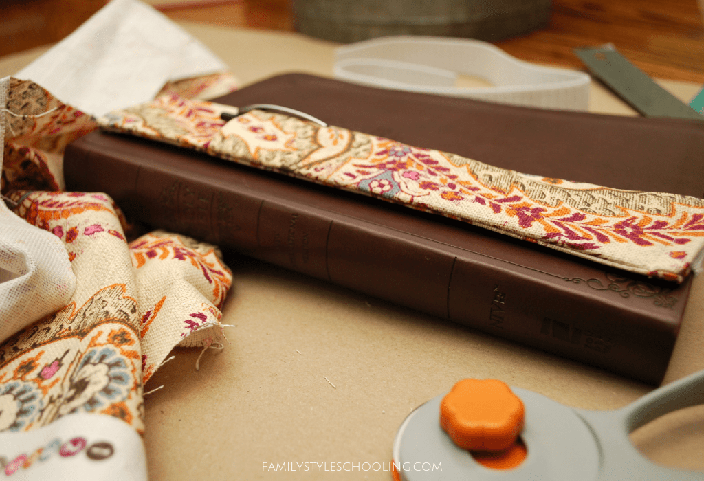 How to Sew a Simple Bible Study Pen Pouch - Family Style Schooling